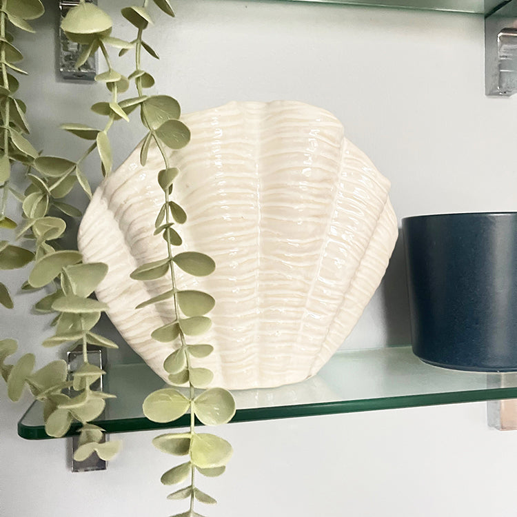 Ceramic Shell Vase | White – Photo Frames & Art
